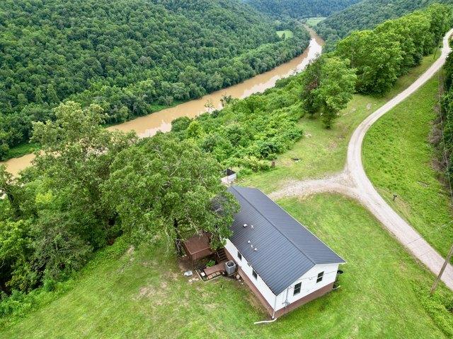 301T Estes Rd, Beattyville, KY 41311