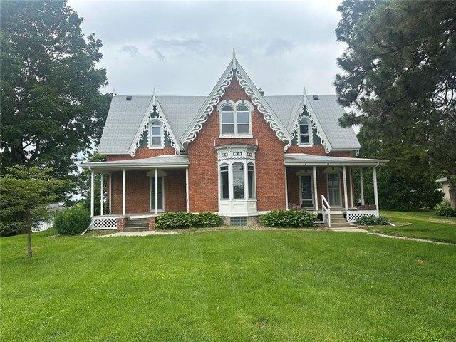 301 3rd Ave, Stanwood, IA 52337