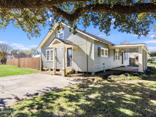 301 3rd St, Abbeville, LA 70510 | MLS #RA2600000