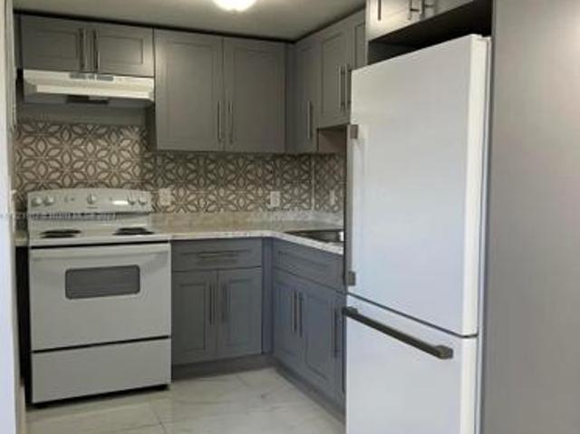 301 177th St NW #118, Miami Gardens, FL 33169