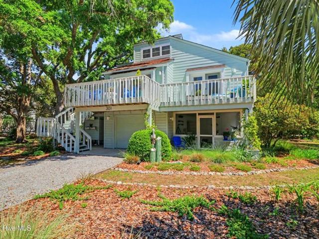 301 22nd Pl E, Oak Island, NC 28465