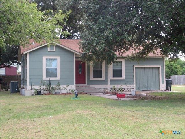 301 301A Colorado, Edna, TX 77957
