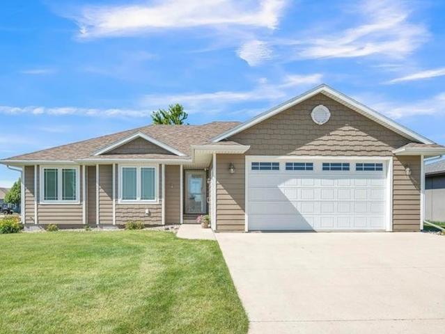 301 30th St, Milford, IA 51351