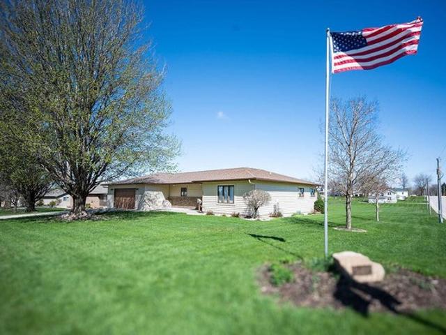301 7th St SW, West Bend, IA 50597