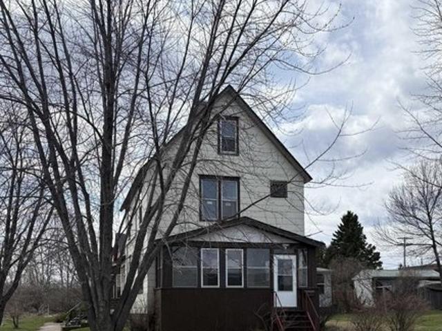 301 8th St, Two Harbors, MN 55616