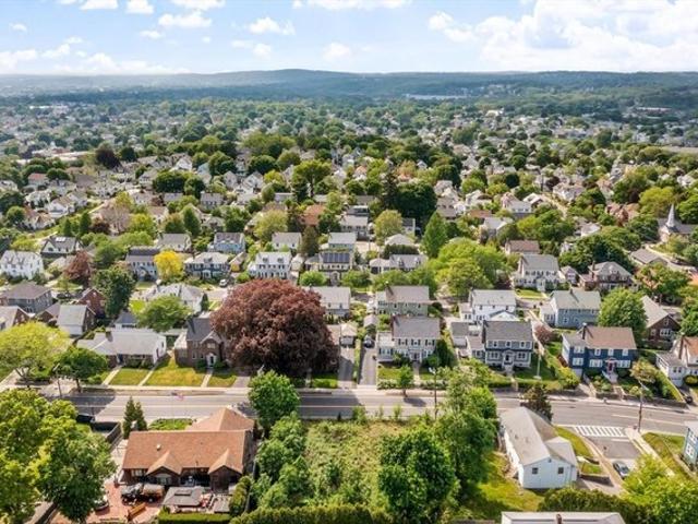 301 Common St, Watertown, MA 02472