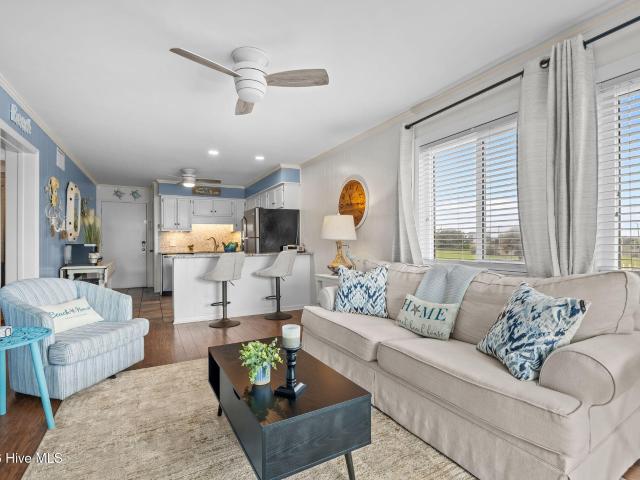 301 Commerce Way # 101