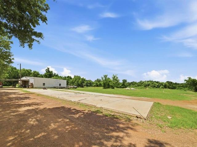 301 Cooks Ln, Franklin, TX 77856
