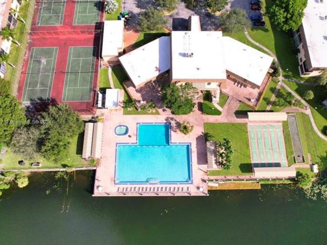 301 Cambridge Rd #303, Hollywood, FL 33024