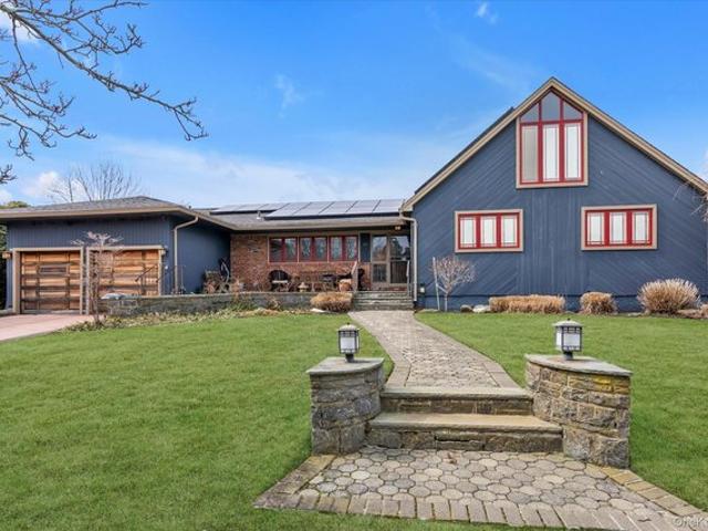 301 Cameo Dr, Massapequa, NY 11758