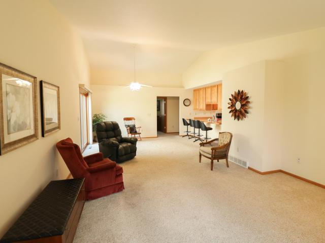 301 Crestwood Ln