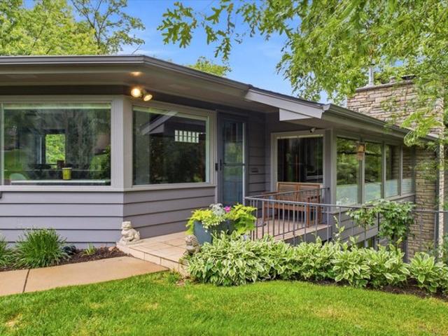 301 Ardmore Dr, Golden Valley, MN 55422
