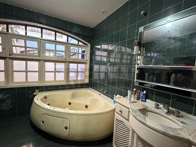 301 Área Útil Casa Alugar, 4 Dormitórios localizado em Rua Castro Alves, 2804, Centro, Cascavel, Paraná, 85810100 | Brasil