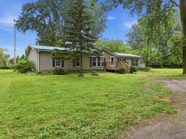 301 Barn Dr, Bay City, MI 48706