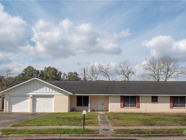 301 Birchwood Dr, Victoria, TX 77901