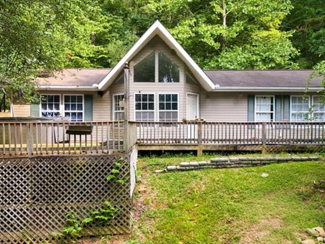 301 Brandi Dr, Jacksboro, TN 37757