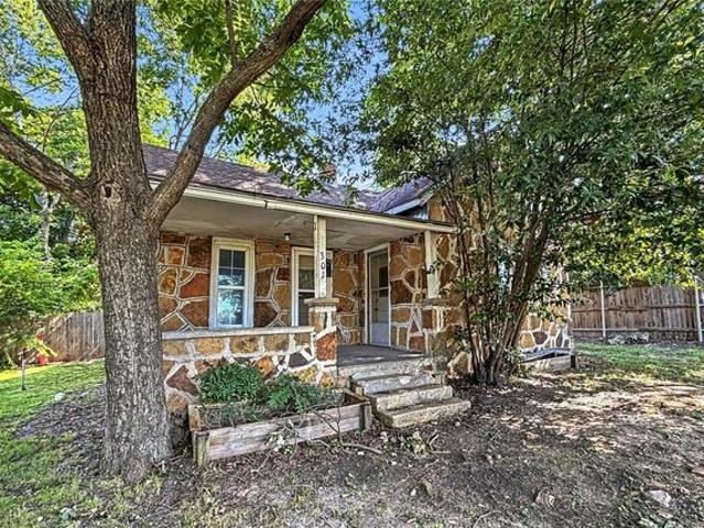 301 Goingsnake St, Tahlequah, OK 74464