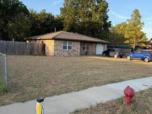 301 Gene Autry Dr, Tioga, TX 76271