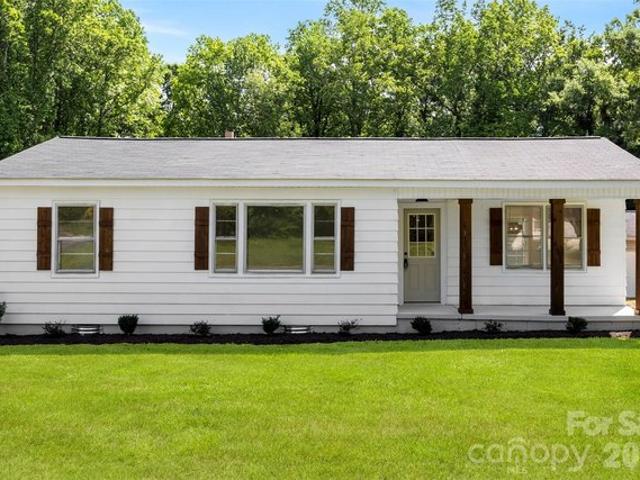 301 Gittens St, Lowell, NC 28098