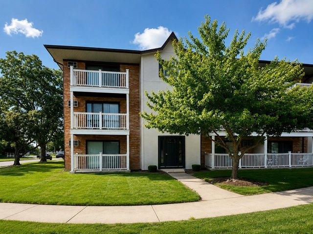 301 Gregory St Apt 9, Aurora, IL 60504