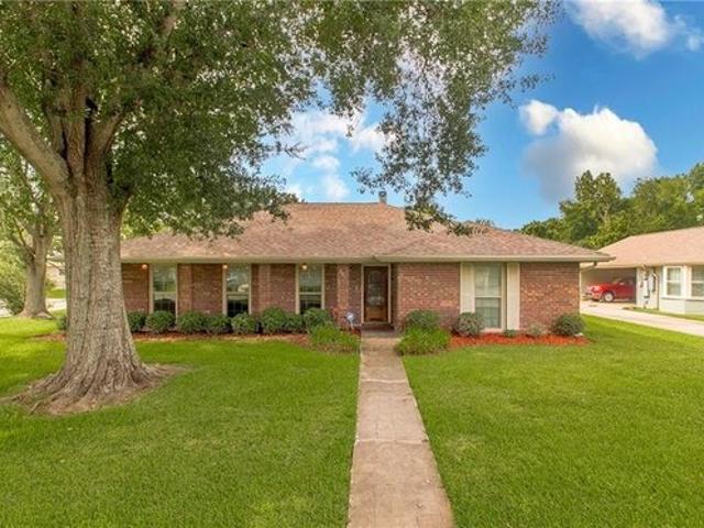 301 Devon Rd, Laplace, LA 70068