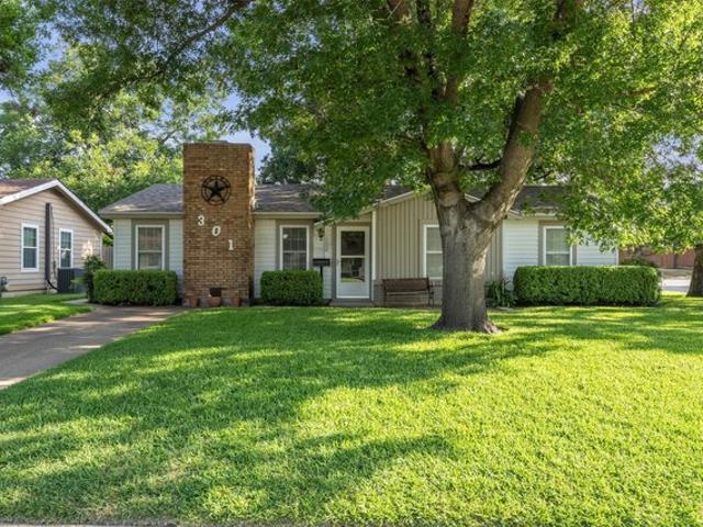 301 Dee Ln, Arlington, TX 76011