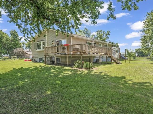 301 E 7th St, Lake Park, IA 51347