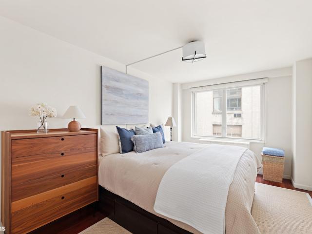 301 E 22ND Street 7S