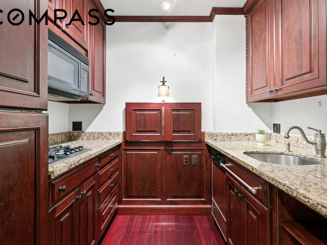 301 E 22nd Street 8B