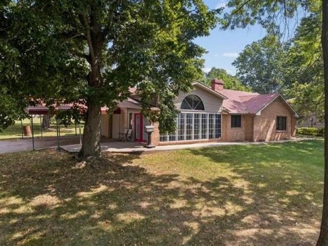 301 E Walnut St, Aurora, MO 65605