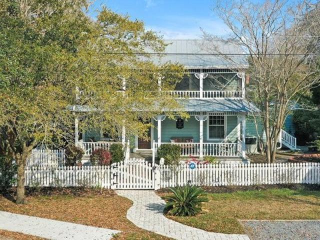 301 E West St, Southport, NC 28461