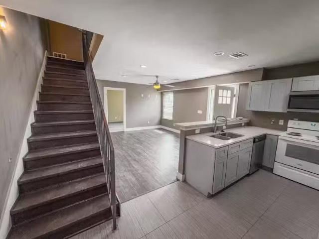 301 E Brockett St #100, Sherman, TX 75090 MLS 21209569