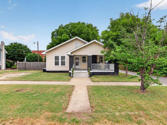 301 E Divine Street