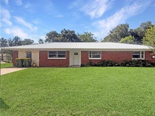 301 E Hall St, Hearne, TX 77859