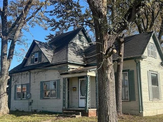 301 E Jefferson St, Clinton, MO 64735