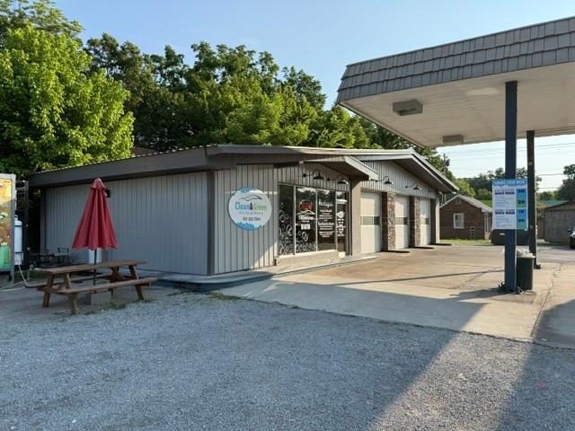 301 E Lincoln St