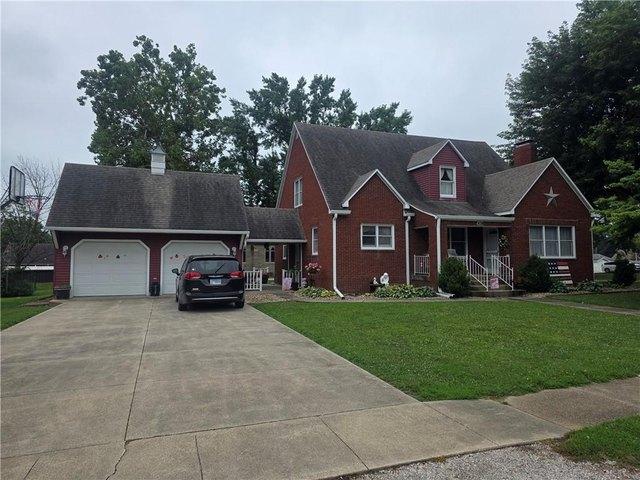 301 E Main St, Stewardson, IL 62463