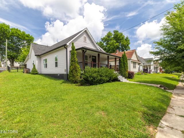 301 E Quincy Ave