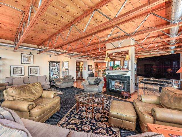 301 E Reservoir Ave, Unit 4, Milwaukee, WI 53212 | MLS #1909