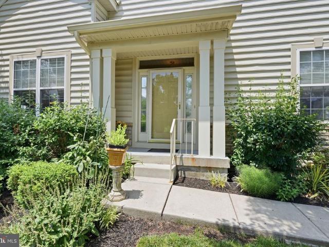 301 Eaton Court # 20