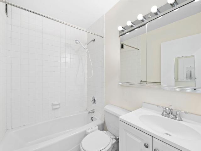 301 East 45th Street, Unit 19D