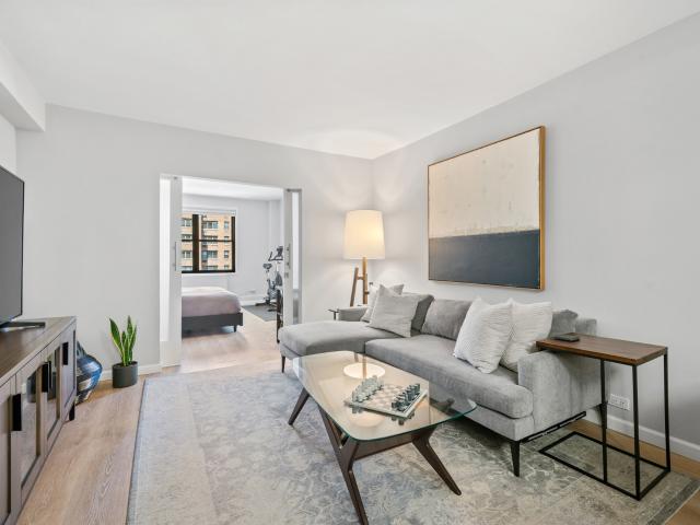 301 East 62nd Street, New York, NY