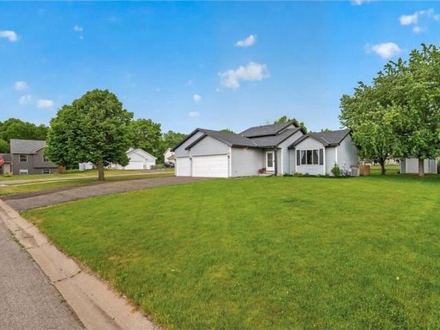 301 Elm St SW, Isanti, MN 55040