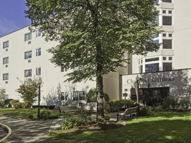 301 Essex Street, 2 beds, 1 full bath