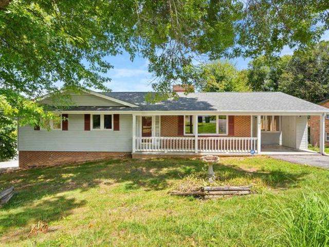 301 Fincastle Dr, Blacksburg, VA 24060
