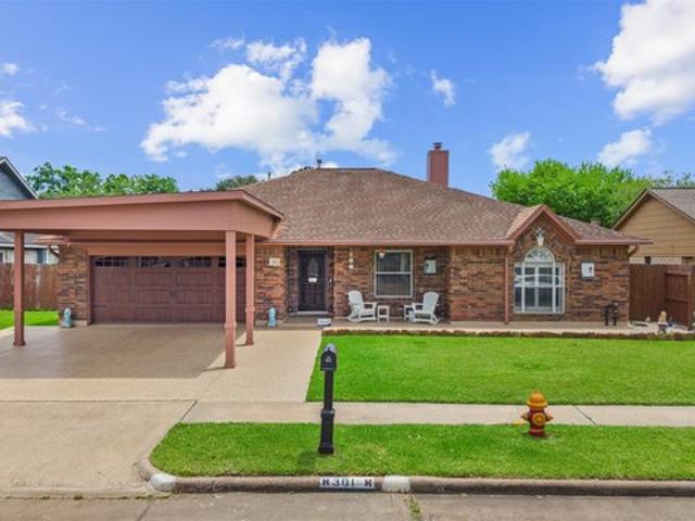 301 Kimswick Ct, Deer Park, TX 77536