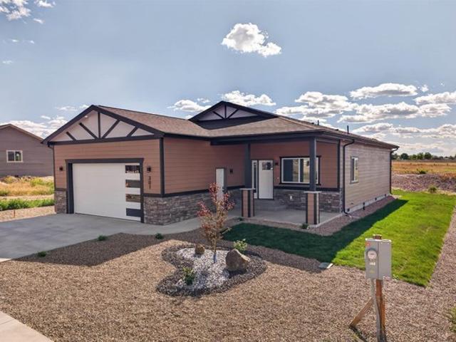 301 Hogan St, Sunnyside, WA 98944