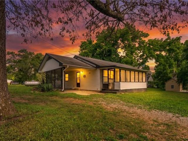 301 Hall St, Alton, MO 65606