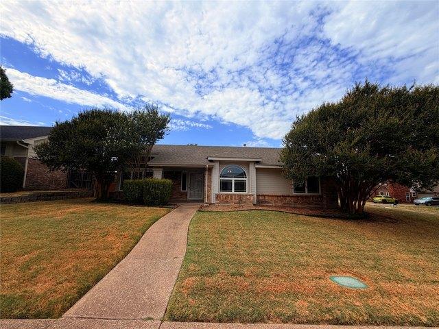 301 Hillside Ct, Garland, TX 75043