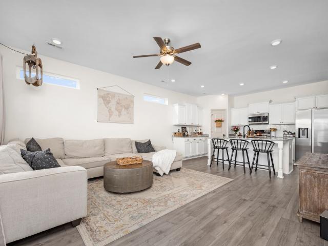 301 Hilltop Ct